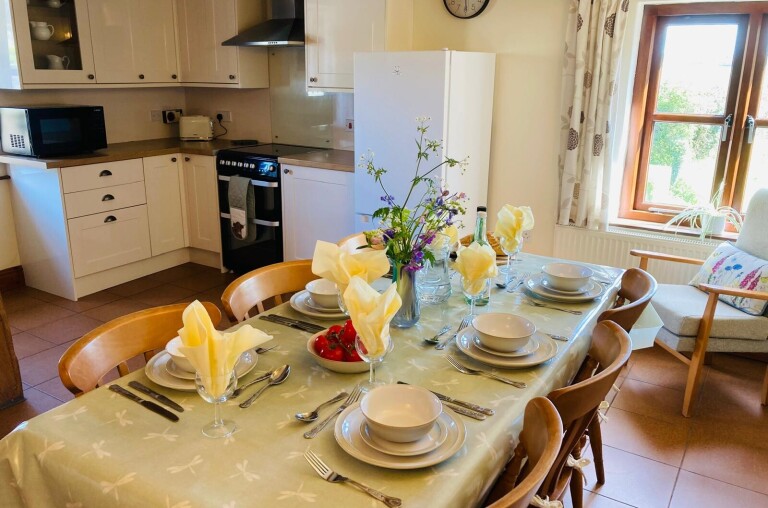 Stable Lodge - 2 Bedroom (Sleeps 6) Cottage in Black Dog (P217984) - No ...