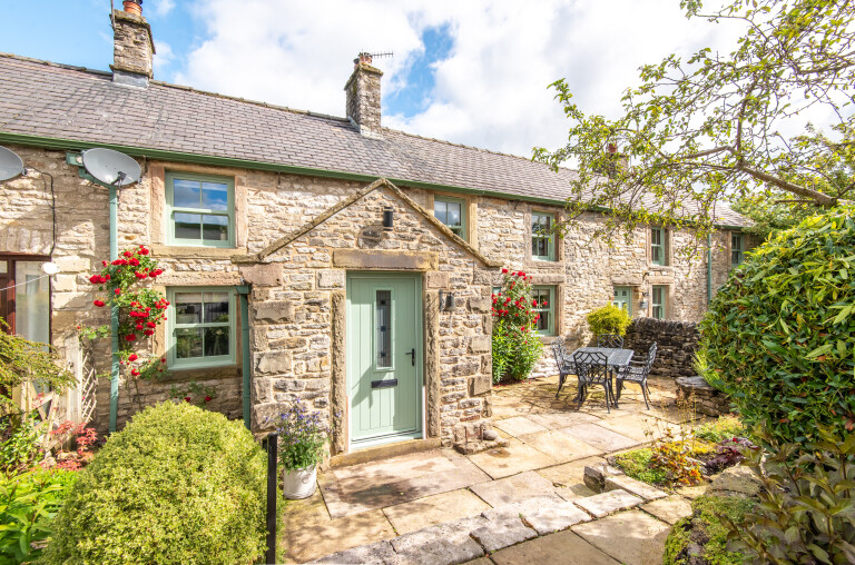 3 Bedroom (Sleeps 6) House in Castleton (P293957) - No Booking Fees