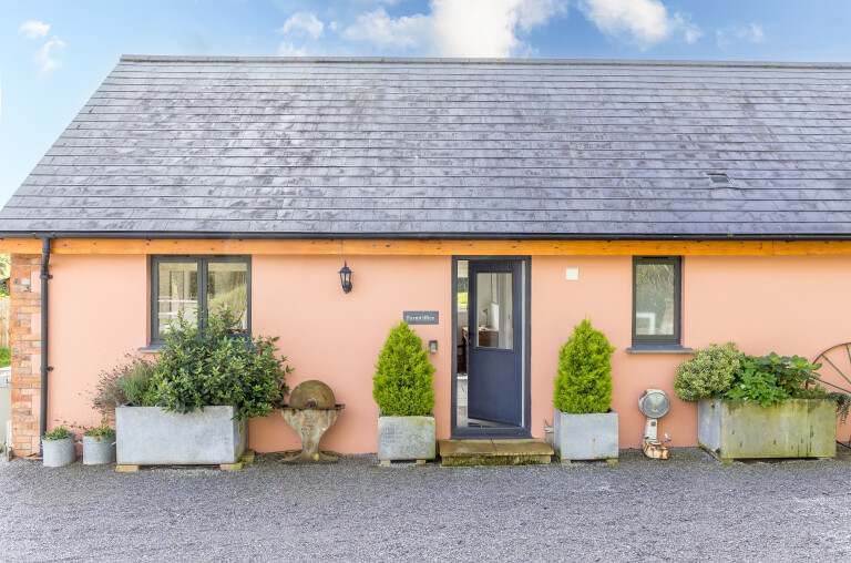 2 Bedroom (Sleeps 5) Cottage in Stoodleigh (P294537) - No Booking Fees