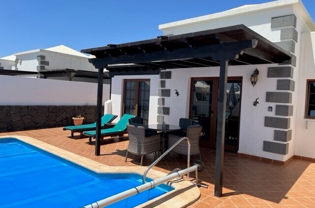 2 Bedroom (Sleeps 4) Villa in Playa Blanca (P49587) - No Booking Fees